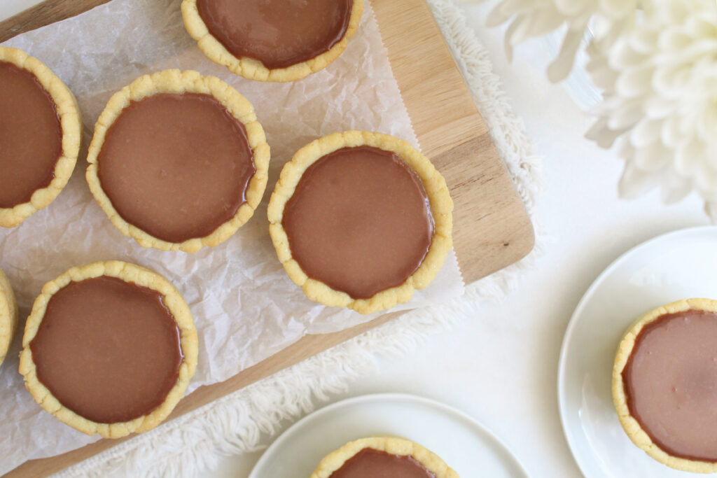 Easy Individual Boston Cream Pie Pudding Cookie Cups - cedar baking company